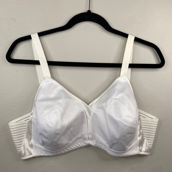 Playtex | Intimates & Sleepwear | Vintage Playtex White Tshirt Bra ...